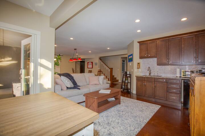 Black Mountain Bnb
3 Bedrooms 38 Mins To Big White - Kelowna