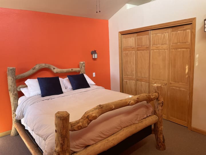 Charming Two Bedroom Home On A Quiet Street. - Santa Fe, NM