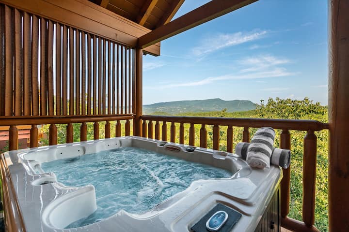 Mountain Views + 10 Min To Attractions! - Pigeon Forge, TN