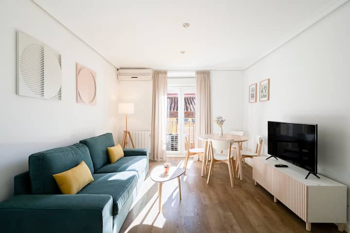 2 Bedrooms Light In Lavapies Prime Location - Campo del Moro