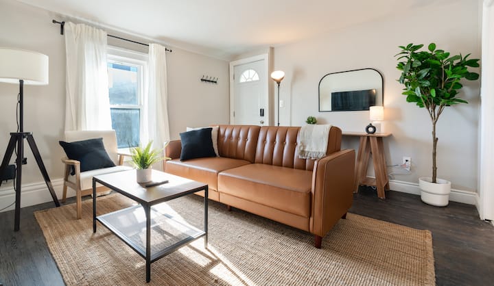 Stylish Apt Near Downtown- Ideal For Long Stays! - カナダ ウィンザー