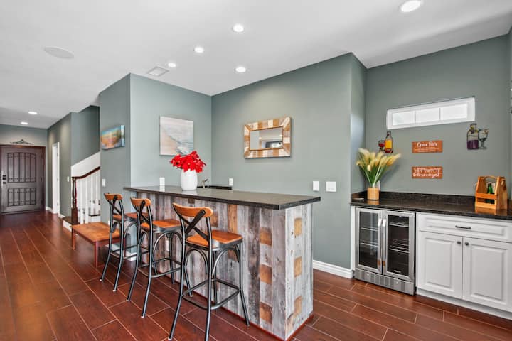 Spacious Beach Oasis- - Huntington Beach, CA