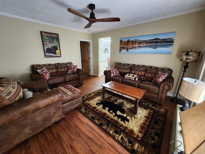 Fantastic Location Right On Main St, Walk Anywhere - Lake Placid, NY