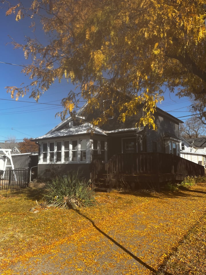 Many Amenities In House Close To Pool And River. - La Crosse, WI