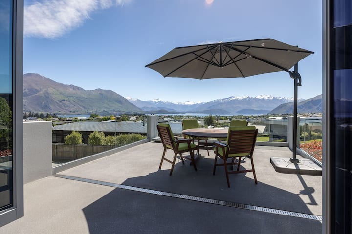 Amazing Views Of Lake And Mountains On Bovett - Wanaka
