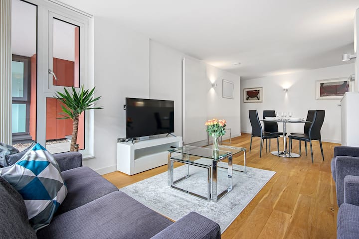 Deluxe 2 Bed, 2 Bath Apartment, Farringdon - London, UK