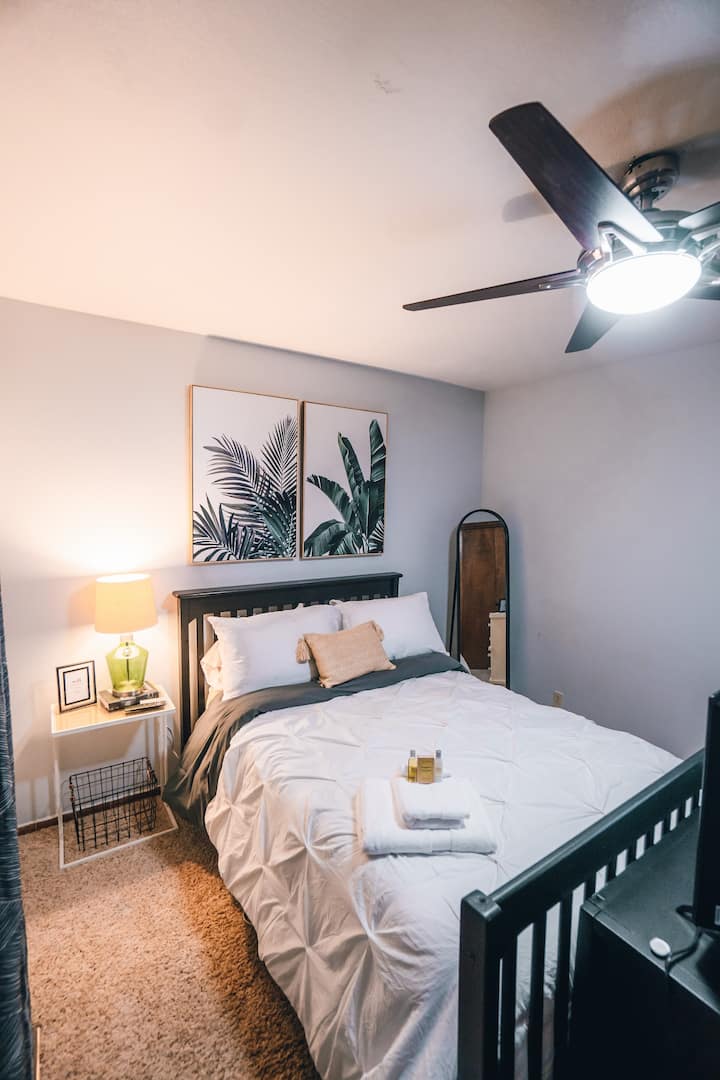 No Fees Ks Paradise Getaway 7 Min Airport 1bd&ba - Wichita, KS