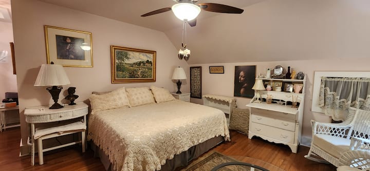 ~1 Mile Off Freeway~shabby Chic~ - Kenosha, WI