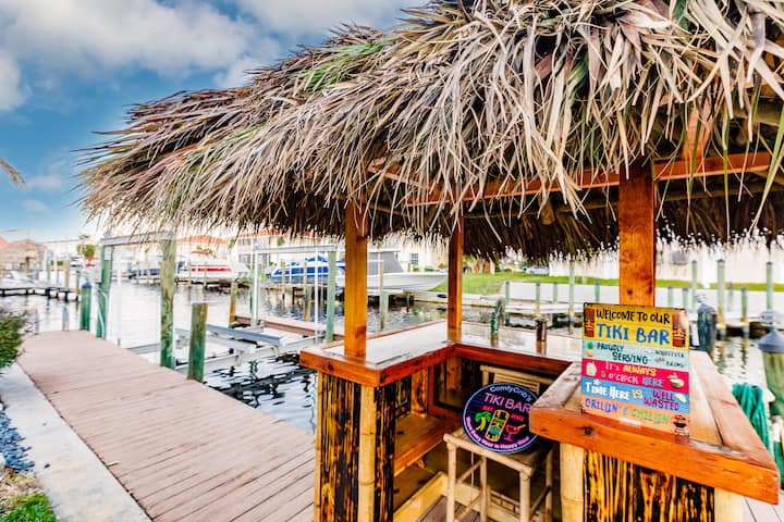 Gulf Access, Tikibar, Game Room, Heated Salt Pool! - Cape Coral, FL