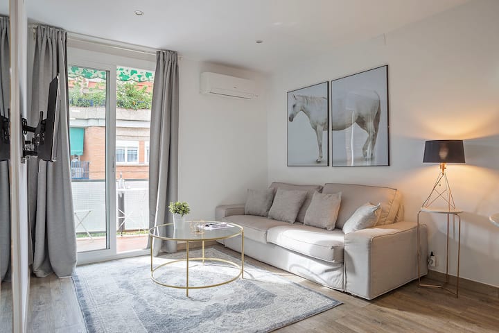 Stunning 2br Apt With Balcony - Barcelona