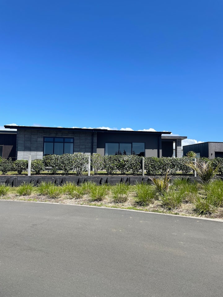 Modern Home On Kotare - New Plymouth