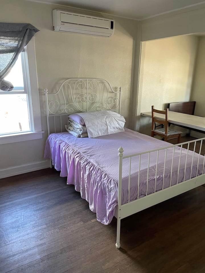 Cheerful 1 Bed Room, New Tv With Free Parking Lot - Pasadena, CA