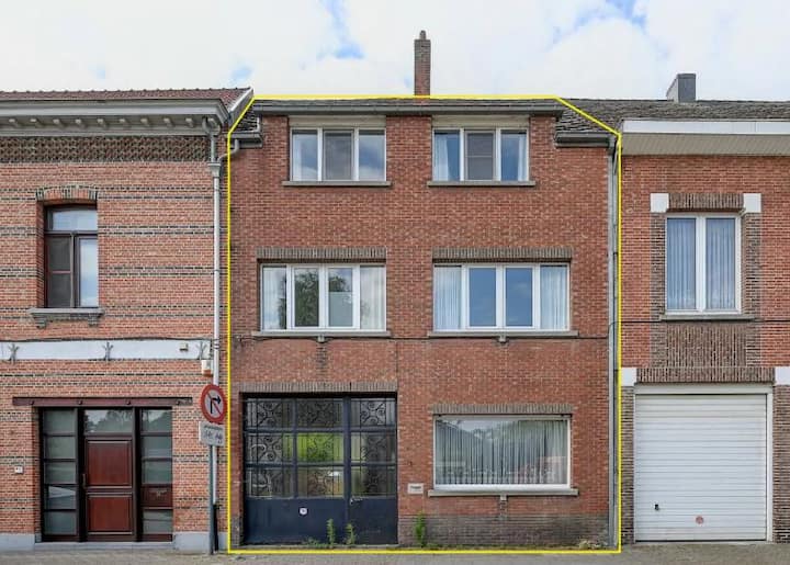 14 Beds - 7 Bedroom House With Garden In Center - Geel