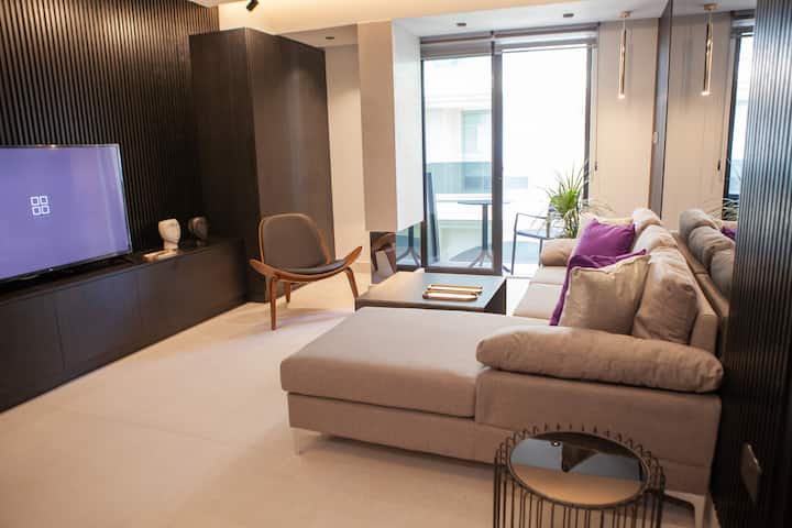 Stylish Two Bedroom Two Bathroom Apartment In Town - Lárnaca