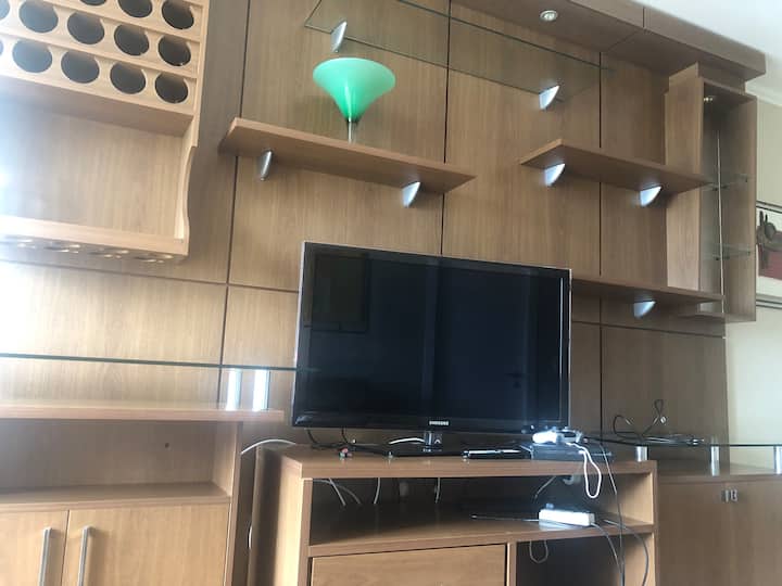 Apto óTima Localização Com Garagem Piscina - Porto Alegre