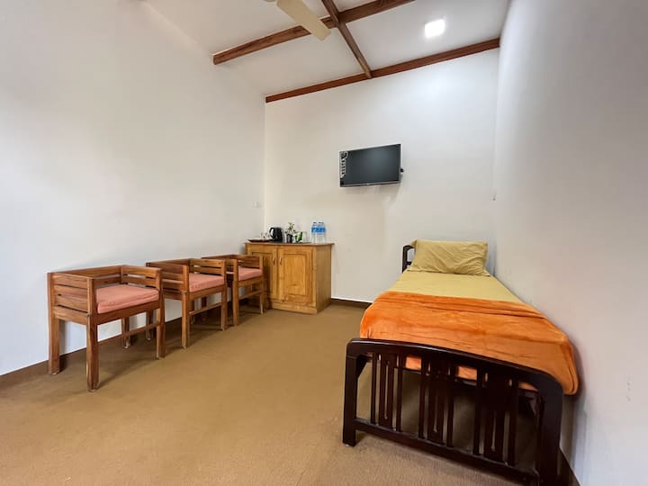 Private Room In A Medicinal Plantation Retreat - Thekkady