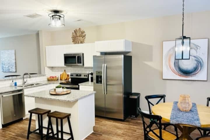 Nurses - River House @ The Row!  2 Br Townhouse - Louisville, KY