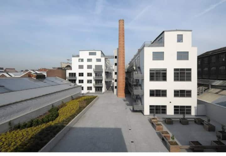 Small Apartment In A Loft Complex, Canal District - Brussels