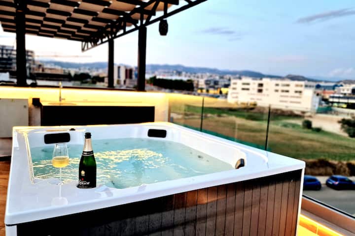 Designer 2bed, Rooftop Hot Tub, Bbq, Workspace - Limassol