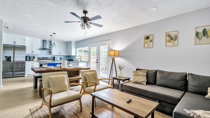 Colony Retreat | 4 Br | Centrally Located - The Colony, TX