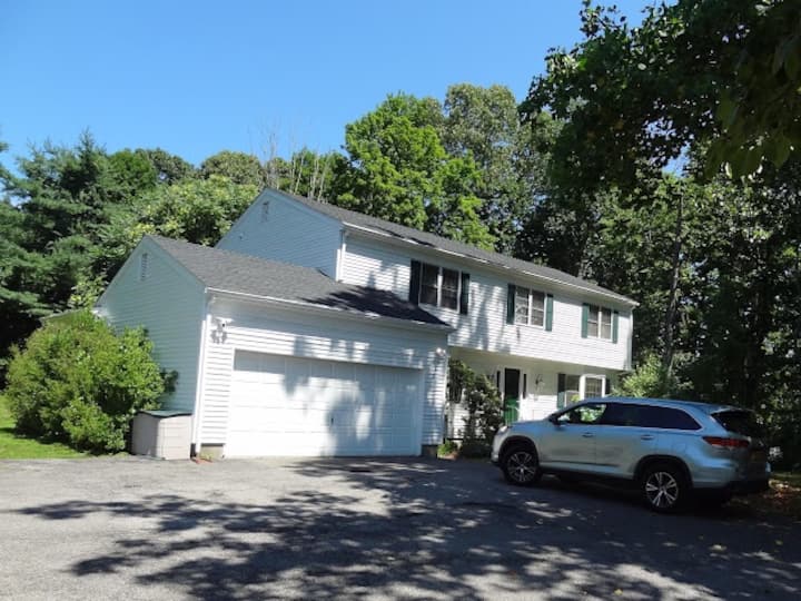 Adorable In-law Suite With 2-bedrooms - Stamford, CT