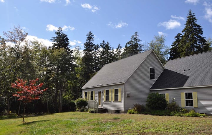 Quiet Oasis Family Home Close To East Side Of Town - Boothbay Harbor, ME