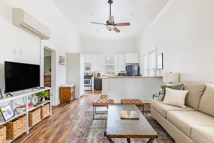 1 Bed/1 Bath Duplex Downtown New Braunfels - New Braunfels, TX