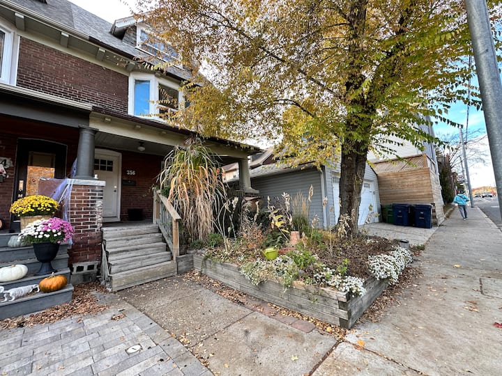 Lovely Cozy Upper Unit Near Woodbine Beach - 多倫多