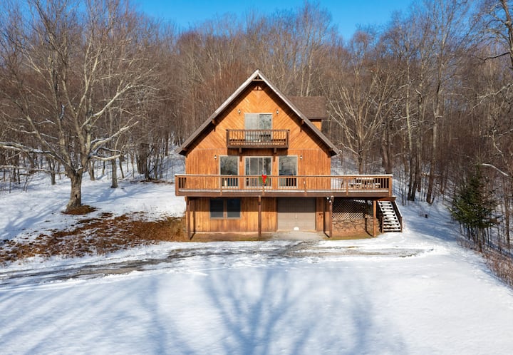 Blissful Secluded Chalet With An Epic View - Roxbury, NY