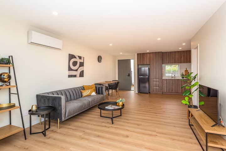 Hop, Skip, Jump To The City ! - Christchurch, New Zealand