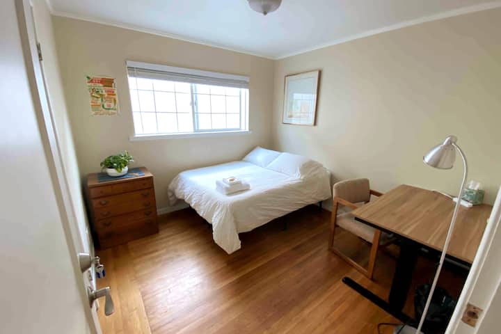 The Middle Room - Berkeley, CA
