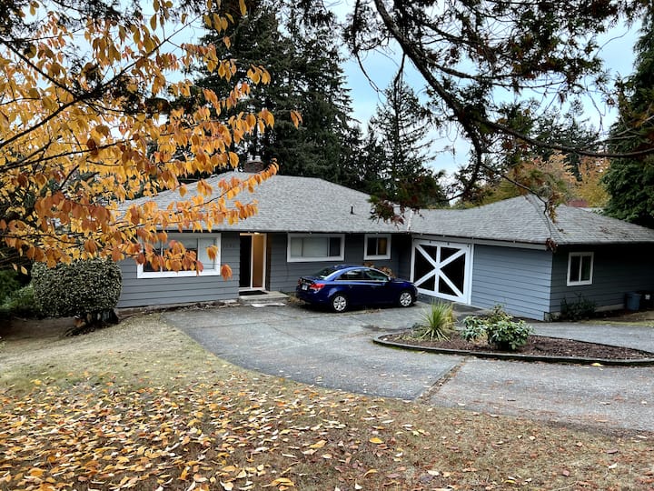 Comfortable Lakeview Home In Central Nanaimo. - Nanaimo