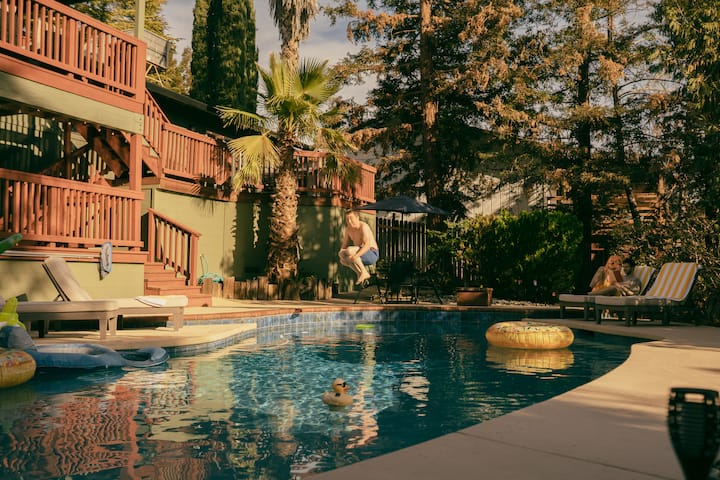 House In The Clouds - Perfect Summer Getaway - Redding, CA