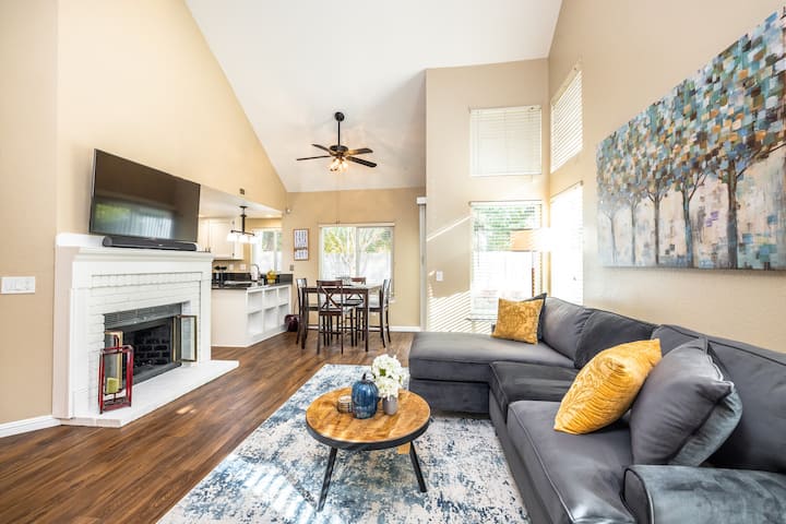 Cheerful 4br Home W/ Washer & Dryer + Fireplace - Sacramento, CA