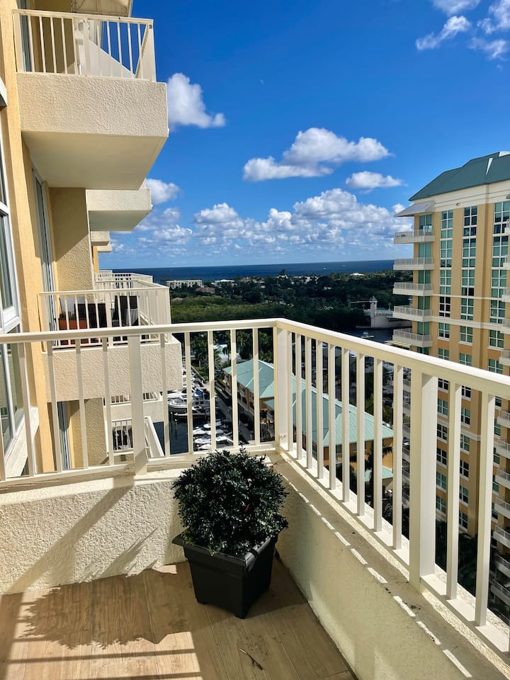 2 Bed/2 Bath, Lower Penthouse Condo. Ocean View - Boynton Beach, FL