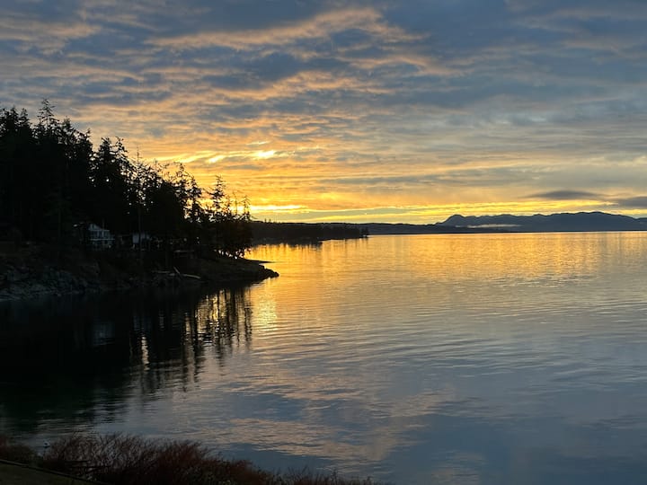 Beachfront Retreat, Hot Tub, Storm Watching, Sitka - Canada