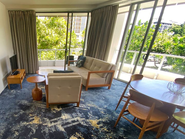 Privately Owned Hotel Room By Cairns Marina - Cairns