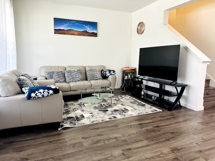 Modern/cozy 2-bedroom Townhouse In Prime Location - Denver, CO