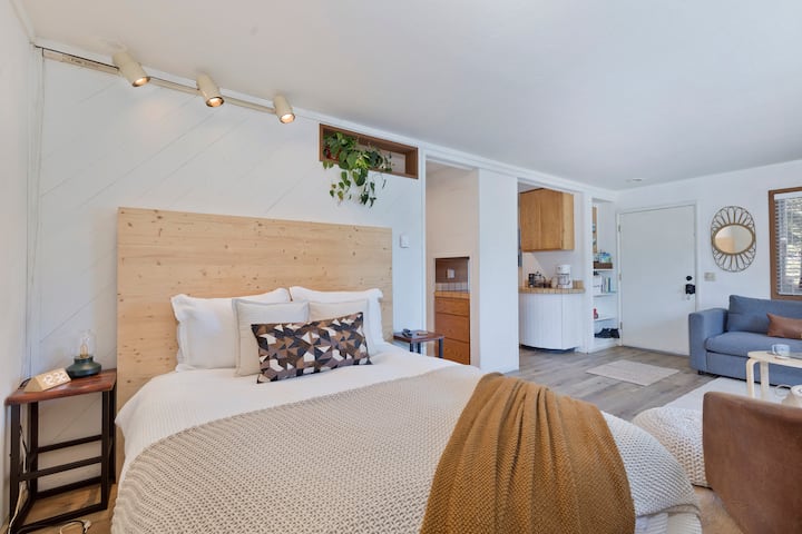 The Best Spot! 4 Minute Walk To Village! - Mammoth Lakes, CA