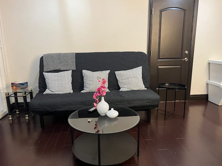 Adorable One-bedroom Suite In West Vancouver - West Vancouver