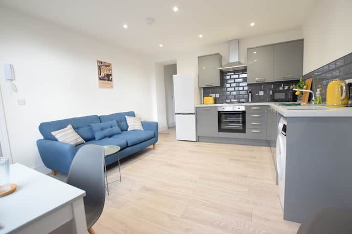 Stylish 2 Bed City Centre Apartment - 링컨