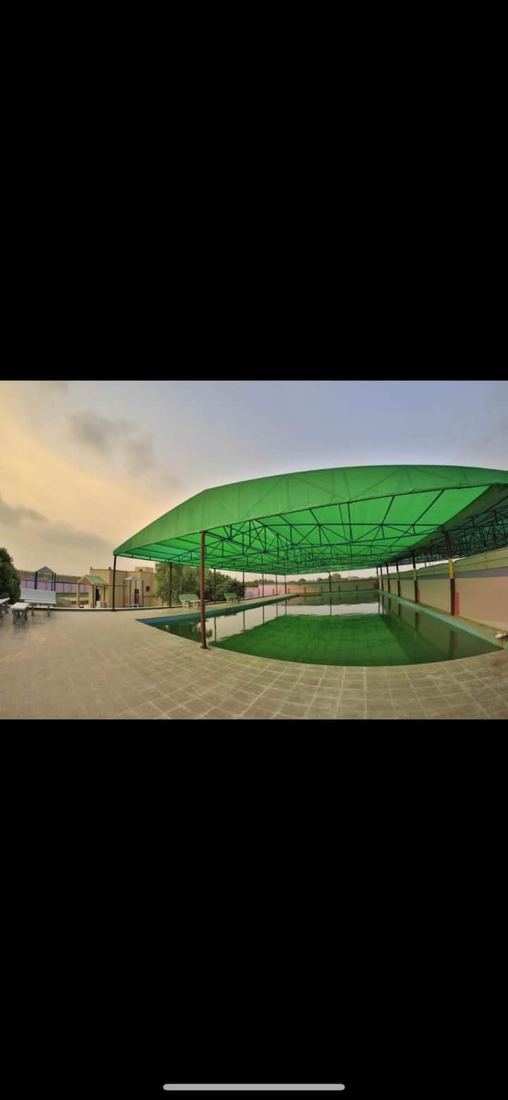 Delightful Farm With A Huge Swimming Pool. - Karāchi