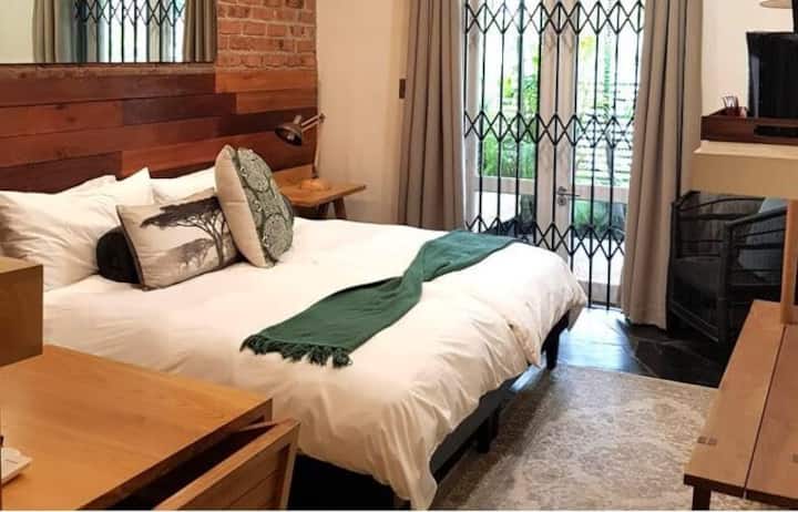 Charming 12-bedroom Boutique With Free Parking. - Durban