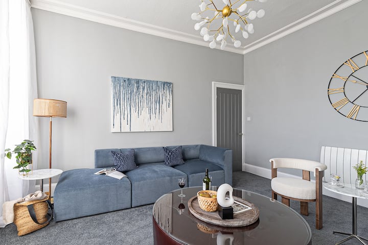Crescent View Apartment - Scarborough