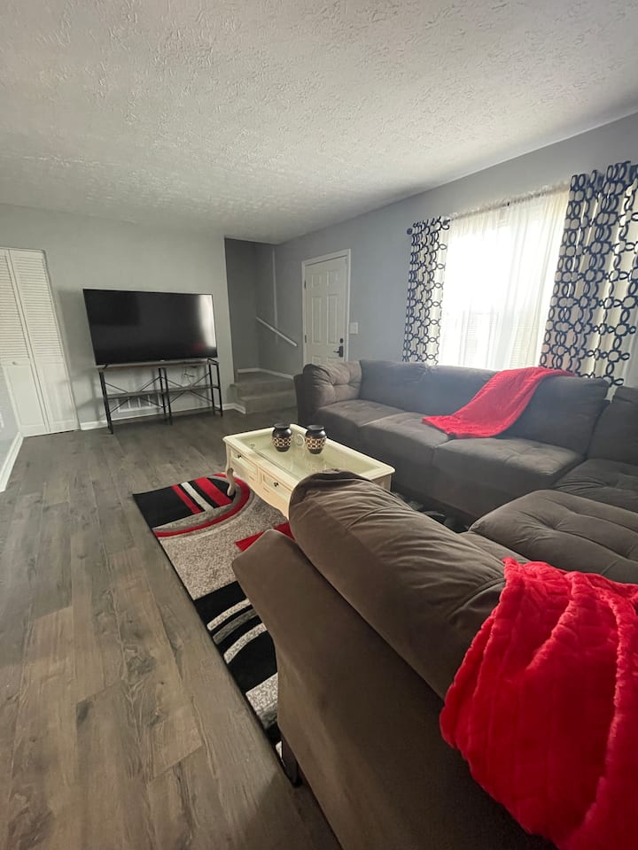 Family Friendly | Wifi | Free Street Parking - Louisville, KY