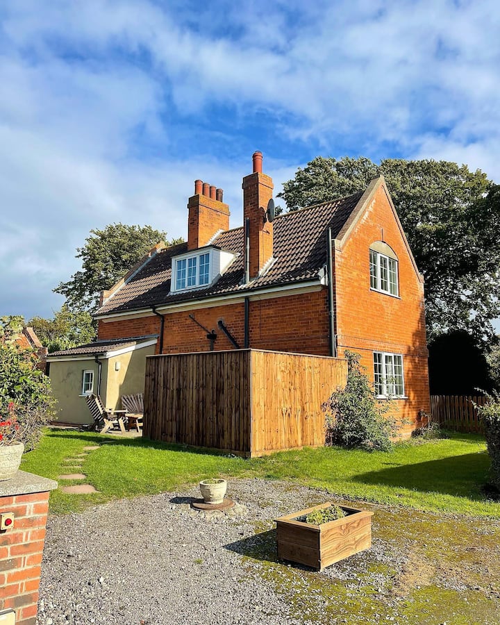 Yew Tree Cottage With Private Hot Tub - Louth