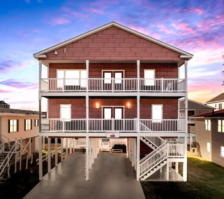 Big Family Beach Retreat—walk To Sand + Pool! - Cherry Grove Beach, SC