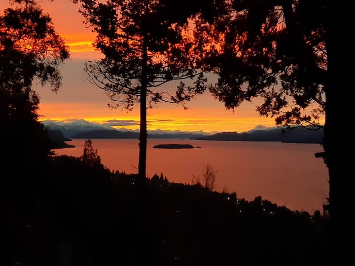 Casa Con Jardín, Deck Y Preciosa Vista Al Lago. - Bariloche