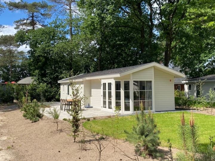Luxe Chalet Inn Otterlo Op De Veluwe Aan Het Water - Netherlands