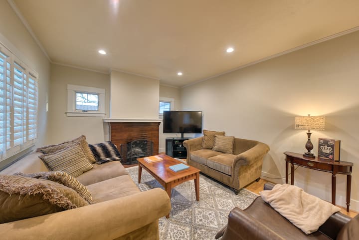 Craftsmen Pool Home With Spacious Backyard - Arcadia